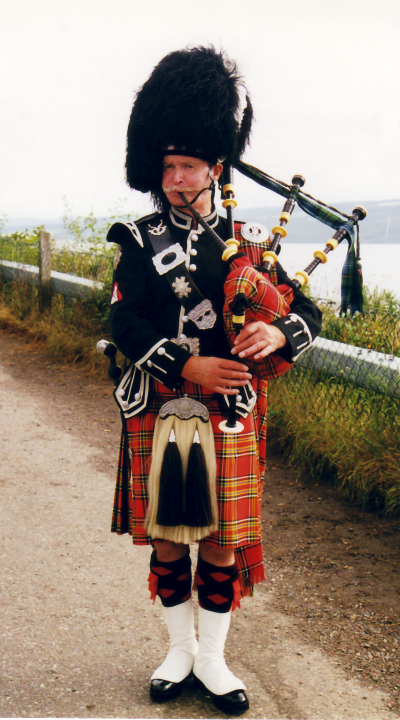 Heroes, Heroines, and History: GOING COMMANDO