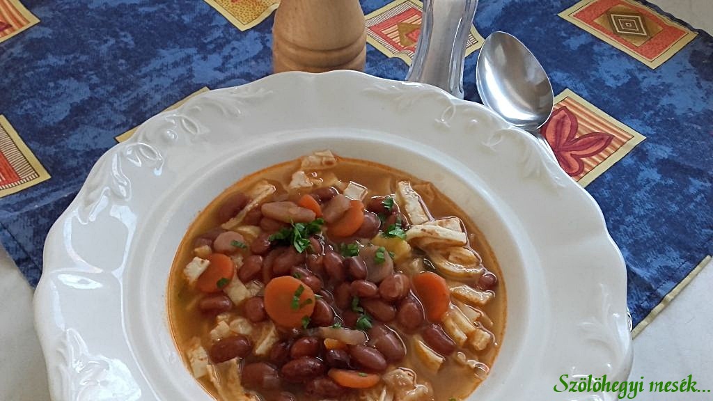 Szölöhegyi mesék, konyhák, mindennapok: Tarkabab leves palacsinta metélttel