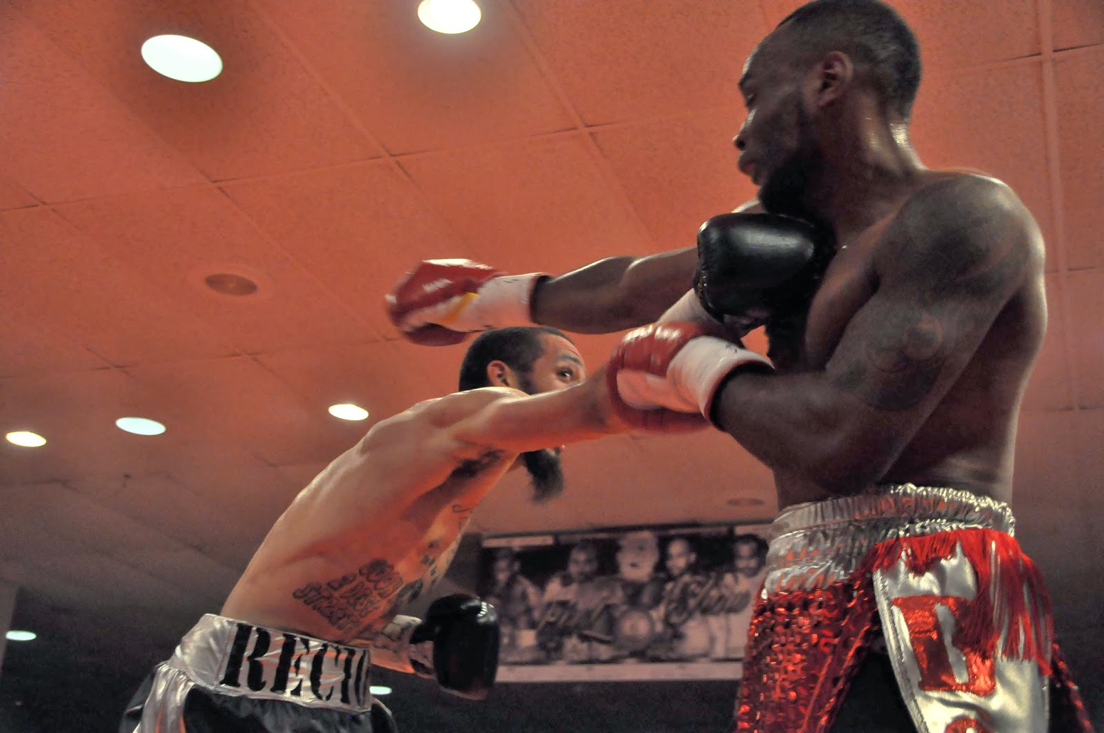Boxing Along The Beltway: Recio Scores Third Round TKO!