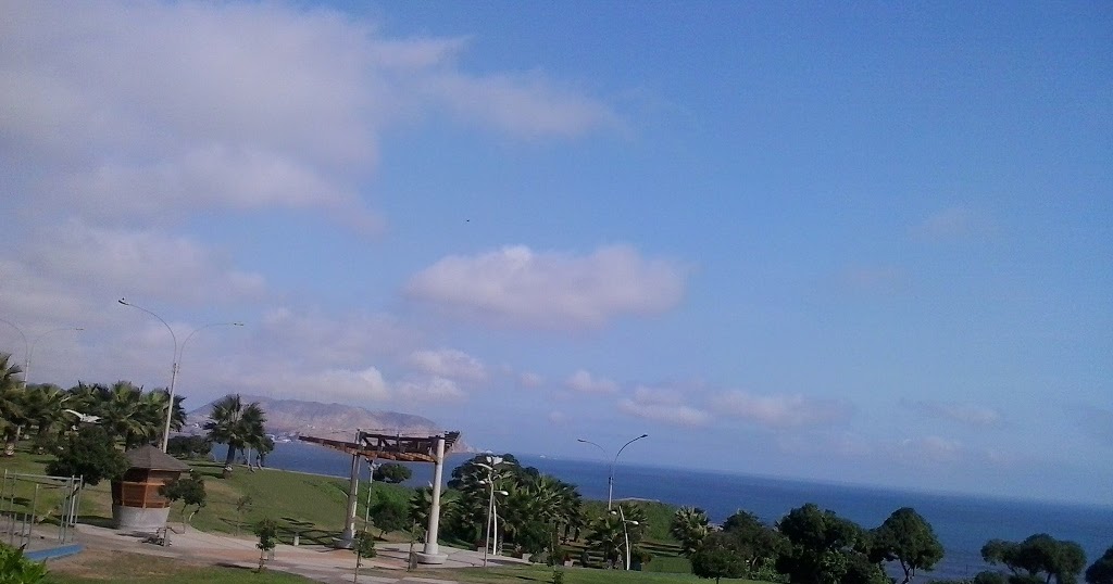 Fátima Rodríguez Serra: Parque Maria Reiche 1996 2016 Miraflores