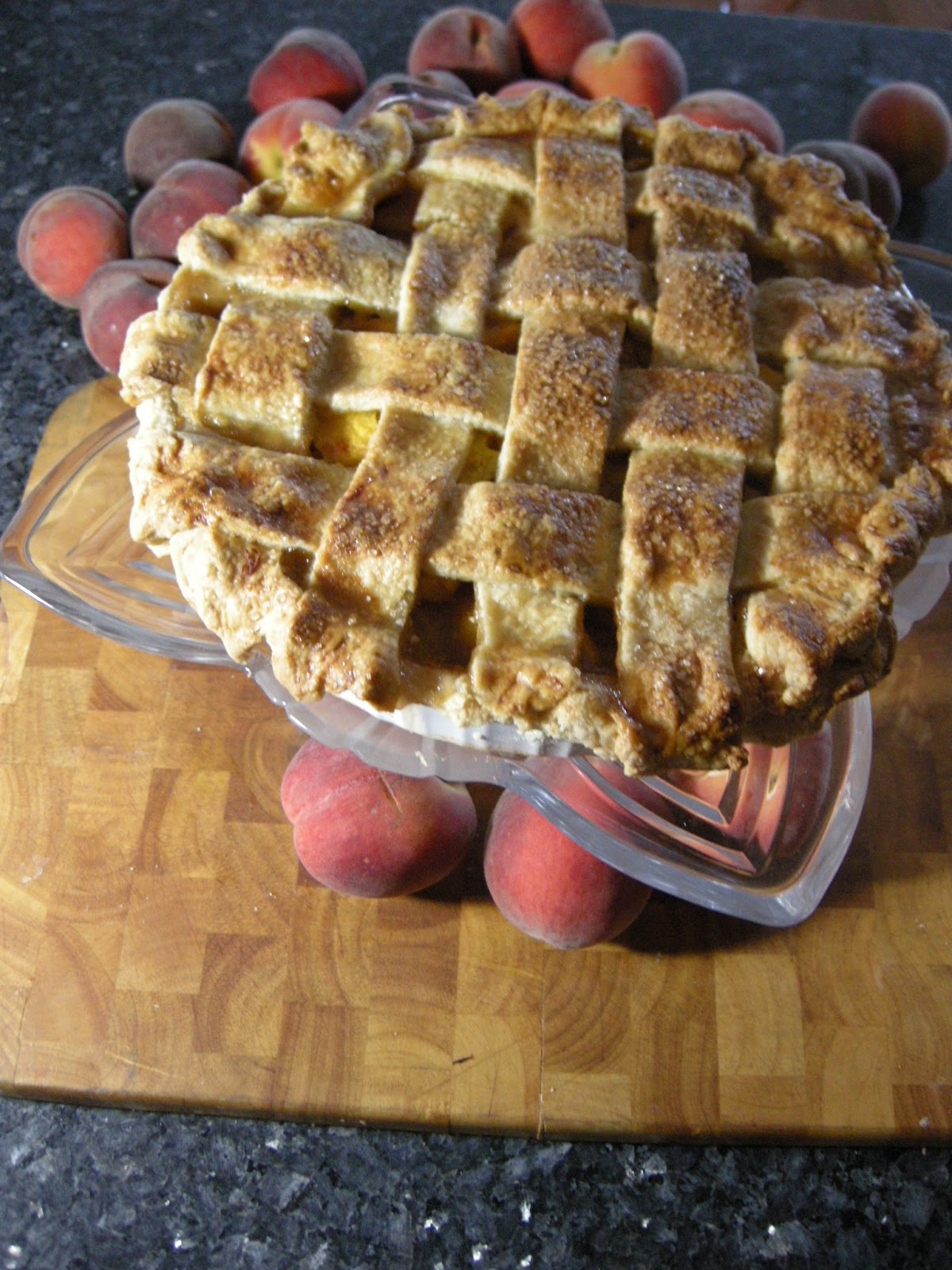 Kitchens Are Monkey Business: Rosie Makes A Georgia Peach Queen Pie.