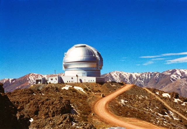 Los Pilares de la Ciencia: El cacahuete cósmico hipergigante de HR 5171 A