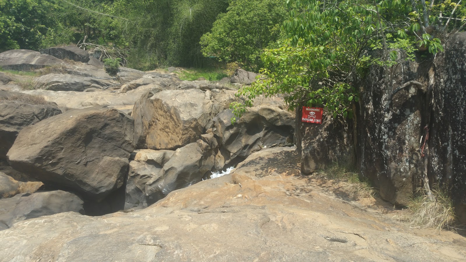 Keshavaprasad B S: Munnar trip - Ripple Waterfalls