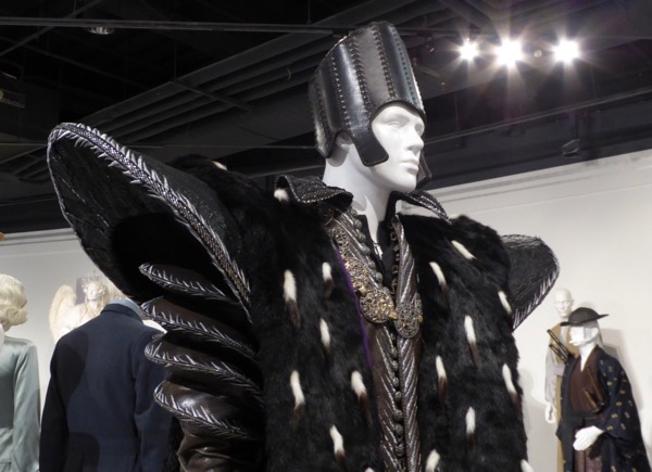 Hollywood Movie Costumes and Props: Alice Through the Looking Glass ...