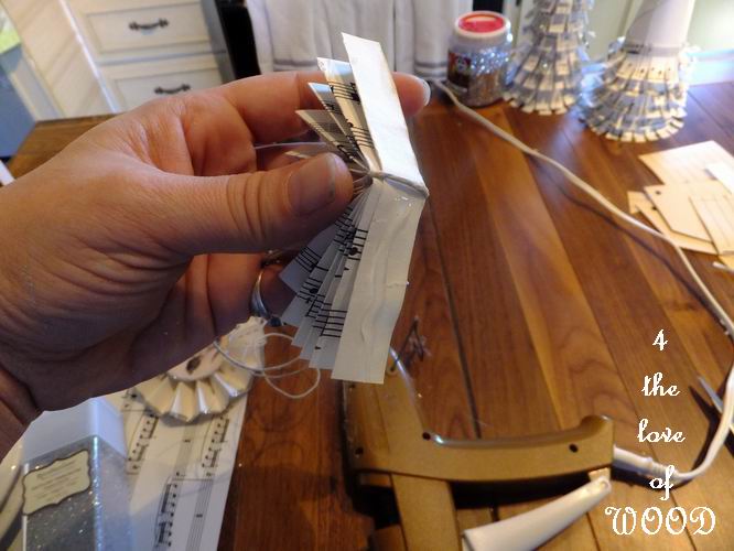 4 the love of wood: SHEET MUSIC TREE ORNAMENT - tutorial