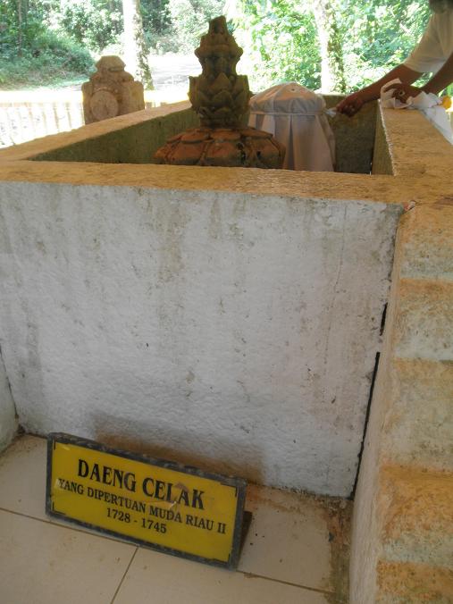 SENI LAMA MELAYU (MALAY OLDEN ART): Makam (Tomb of) Daeng Chelak
