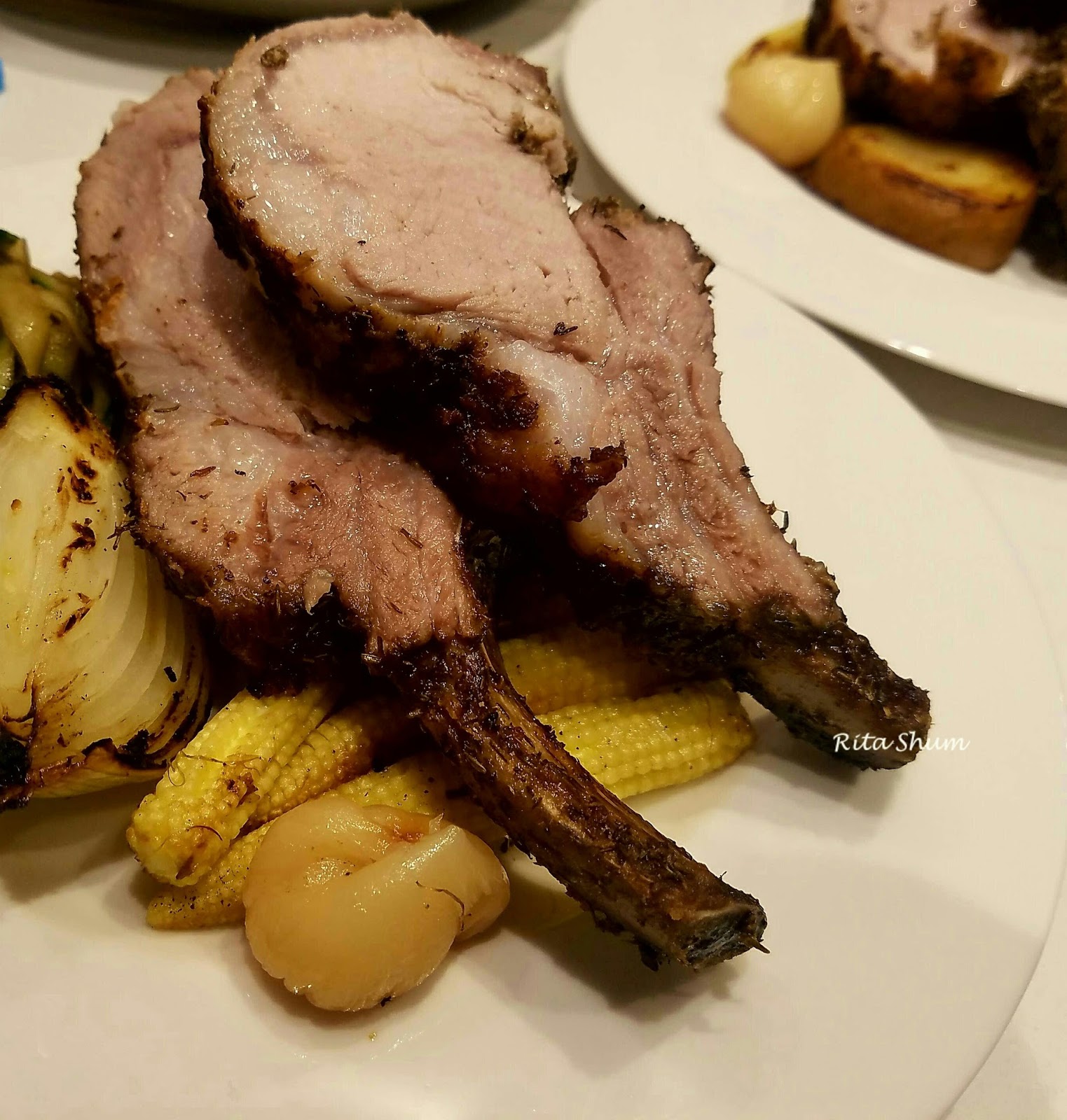 慢煮西班牙黑毛豬架配芥末蜜糖汁 Slow cook Iberico pork rack with honey mustard sauce ...