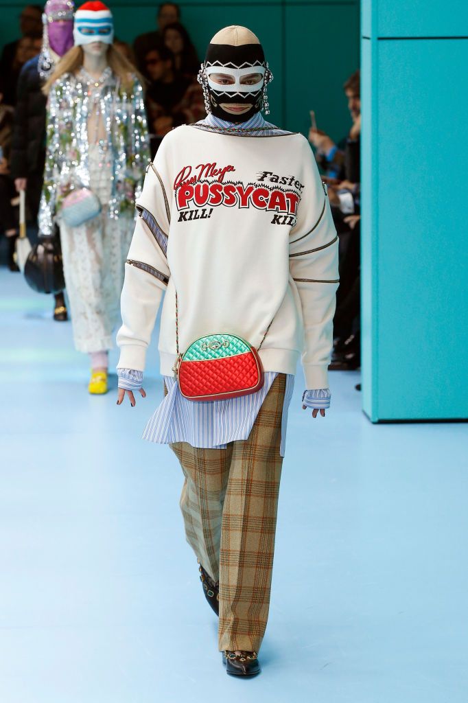 Η Πύλη του Ρωμανού : Τι κρύβεται πίσω από την αλλόκοτη cyborg «επίδειξη ...