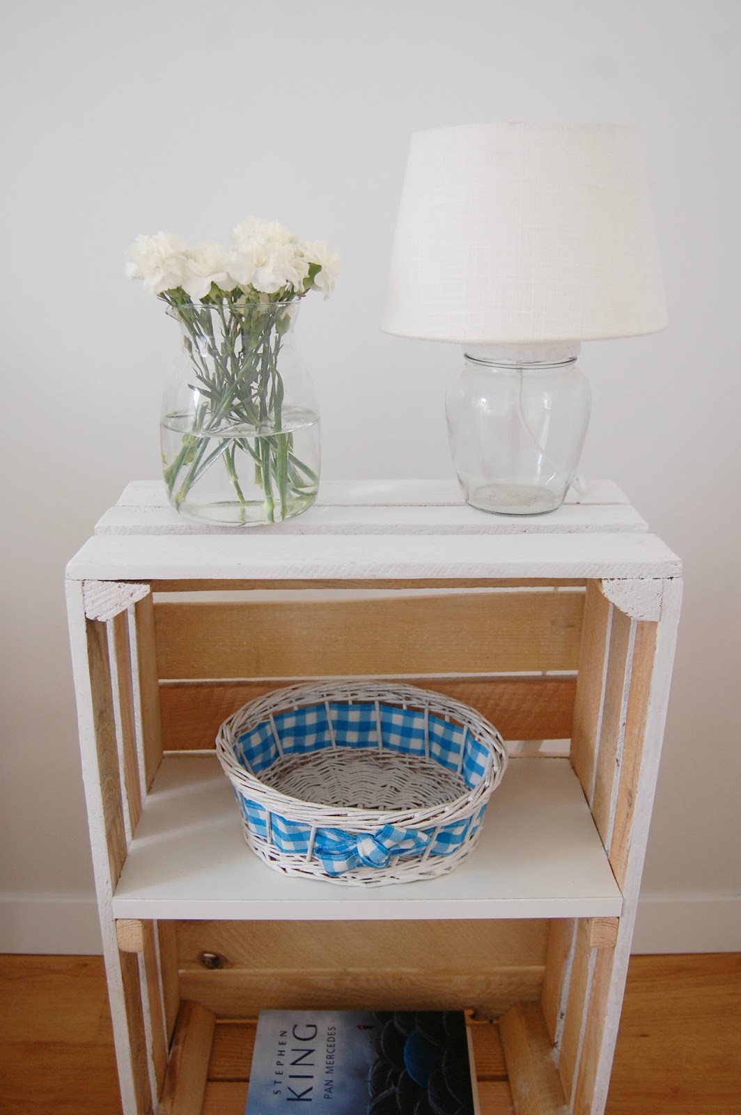 STOLIK NOCNY ZE SKRZYNKI NA OWOCE DIY | BETWEEN MY WALLS