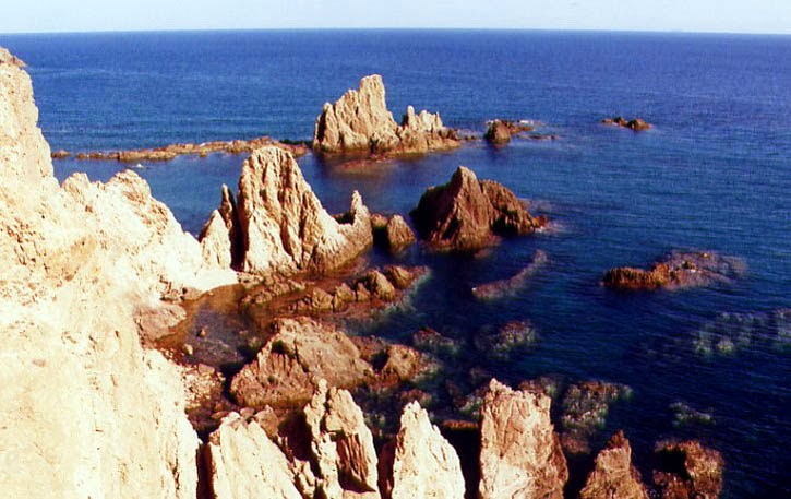 EL CIELO A CABALLO:RETABLO DE POESÍA DE ANDRÉ CRUCHAGA: ESCOLLO