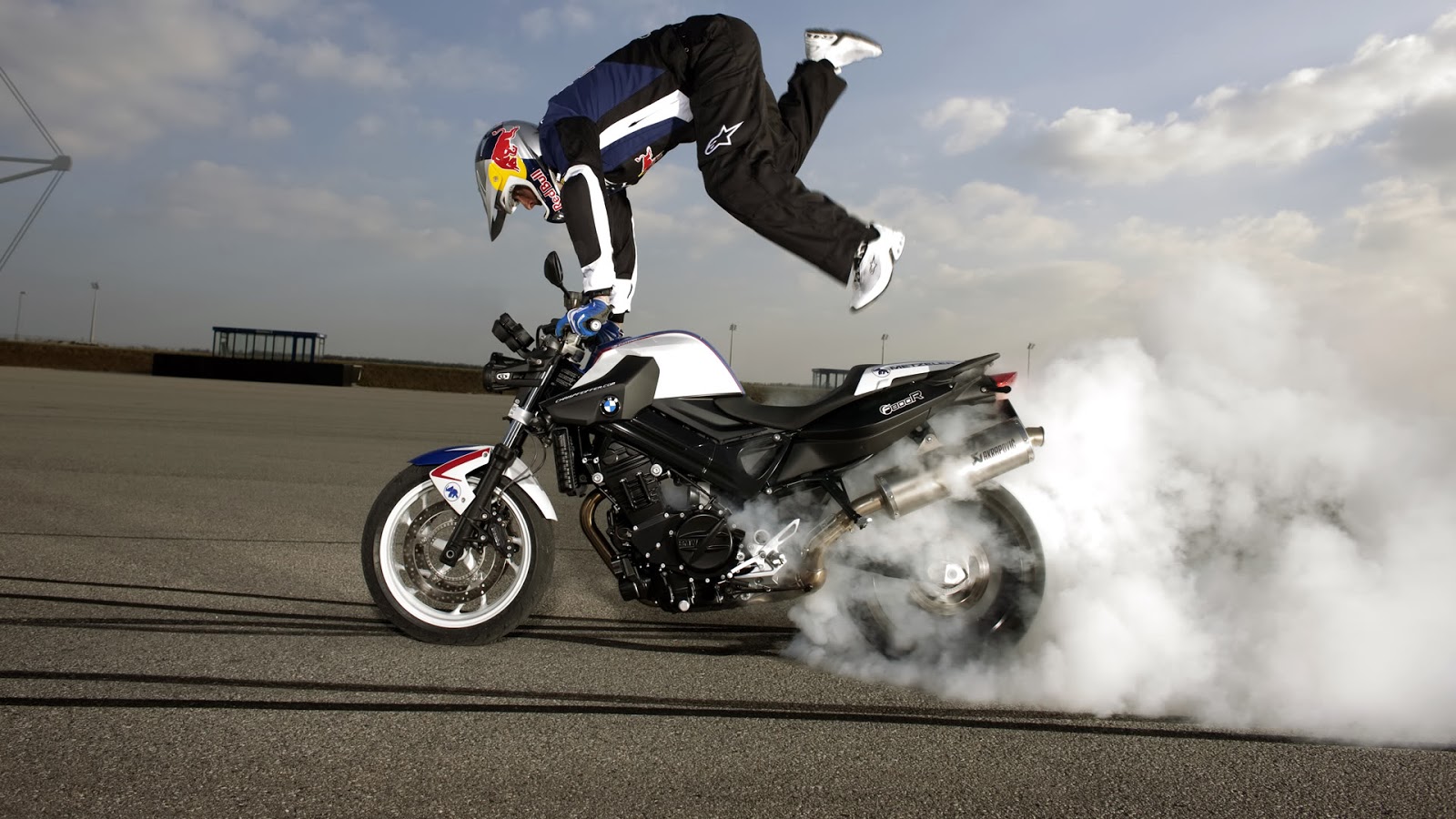 Motos Y Adrenalina: Street Stunt