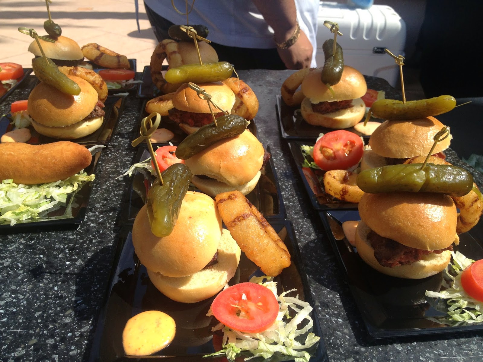 The Birch Beat: Burgers & Bubbles