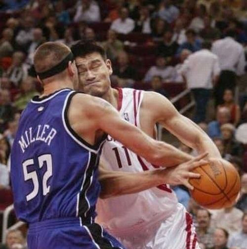 Yao Ming Funny Moments Photos | NBA FUNNY MOMENTS