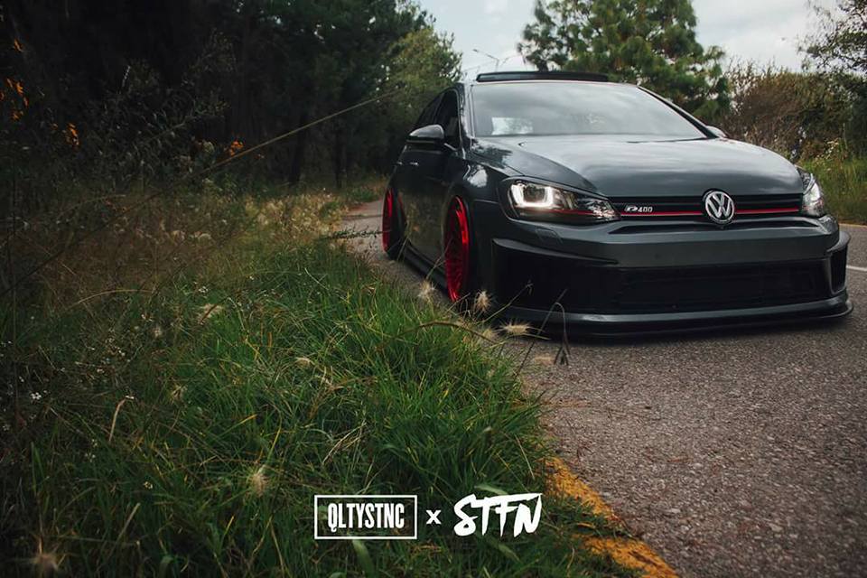 Golf GTI R400 - Cinza Chumbo - Carro Luxuoso