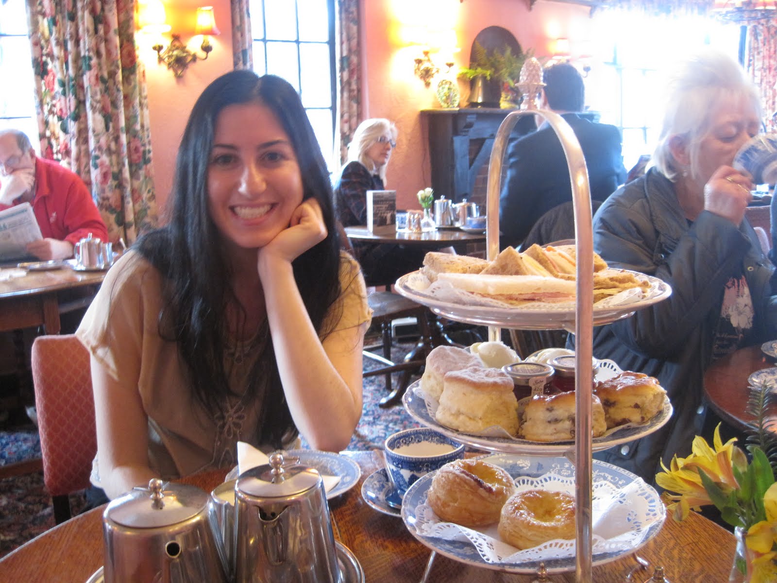 The Tea Gastronomer: The Original Maids of Honour, Kew Gardens, England