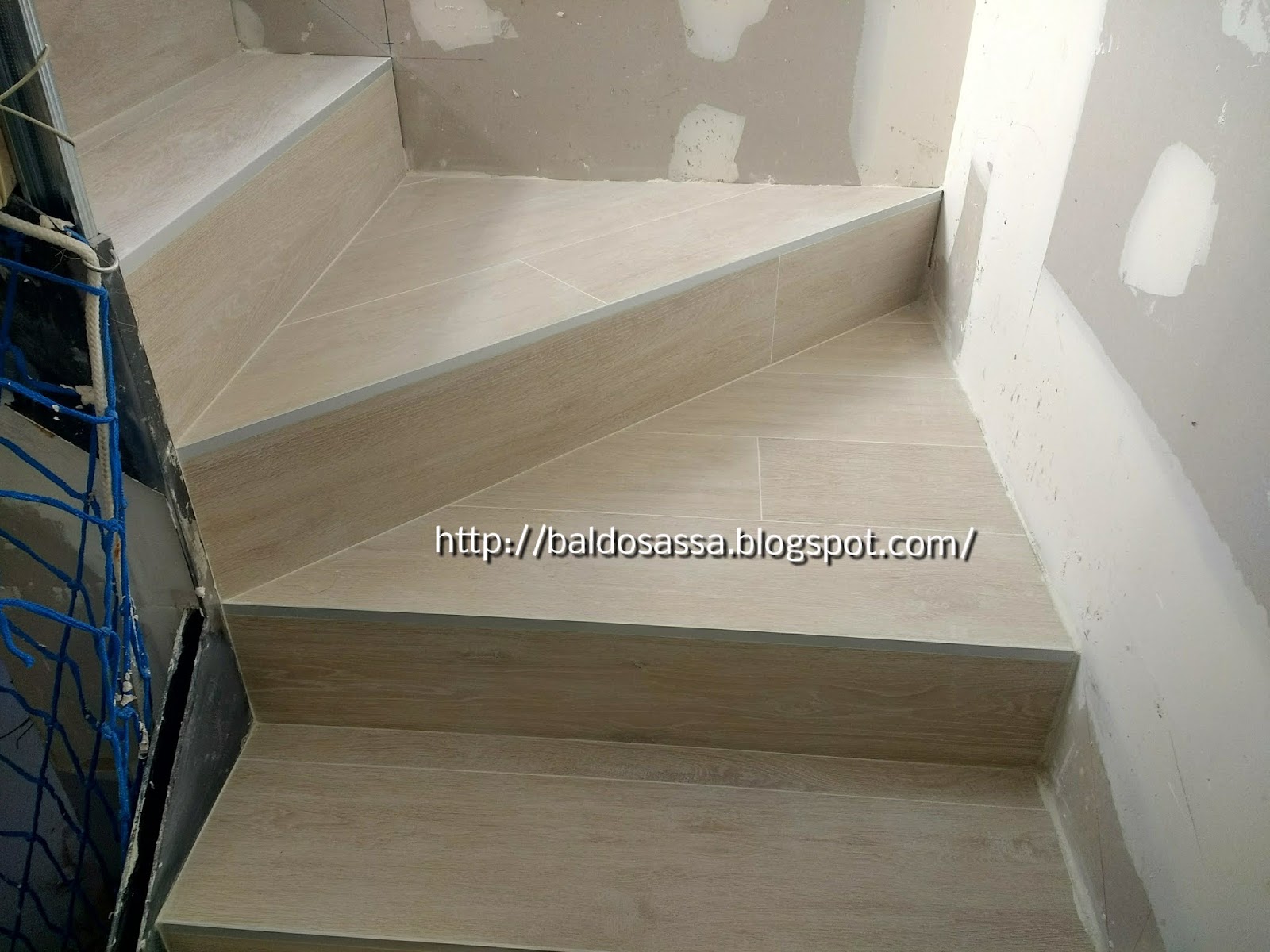 BALDOSASSA : ESCALERAS PORCELANICAS Y DE GRES