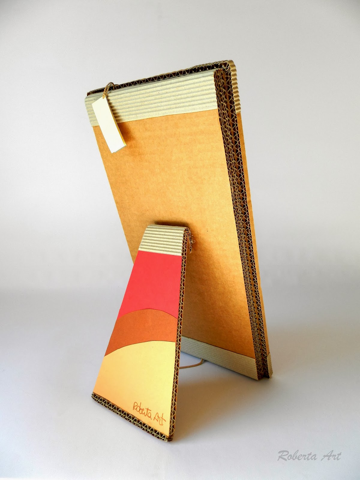 Roberta Lazzarato: Specchio di cartone