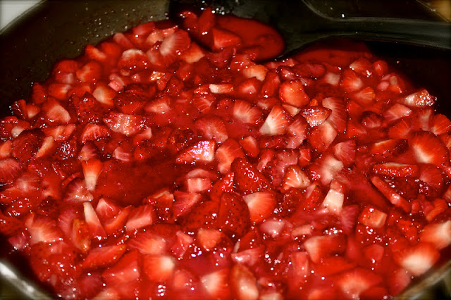 Lovely: Homemade Strawberry Filling