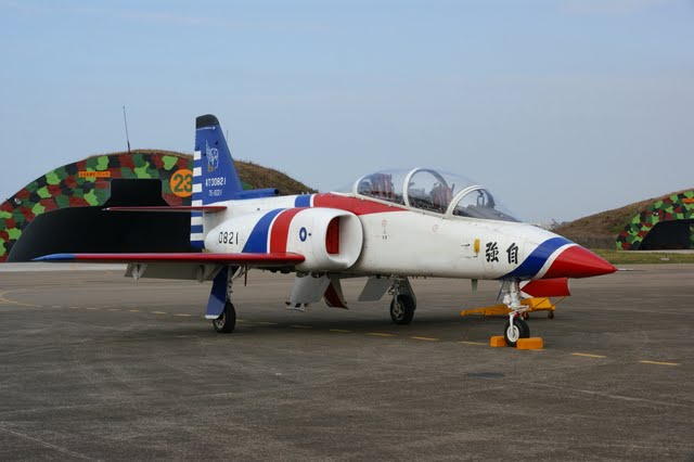 Blair's 軍事,警察及消防攝影: 雷虎小組 AT-3 教練機 0821