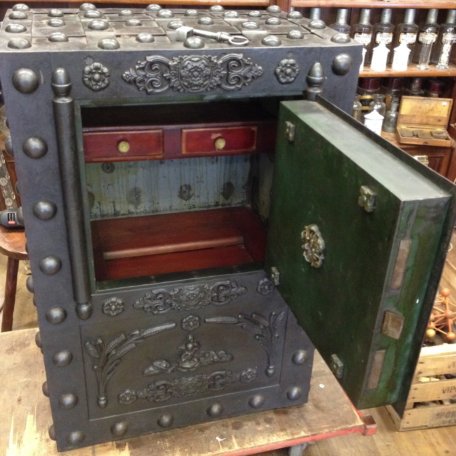 L'Atelier, Thibauld Watripont: coffre fort ancien