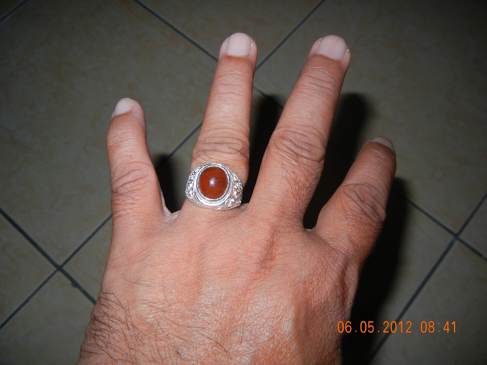 GELIGA KINABALU: CINCIN KAYU MENANG MERAH