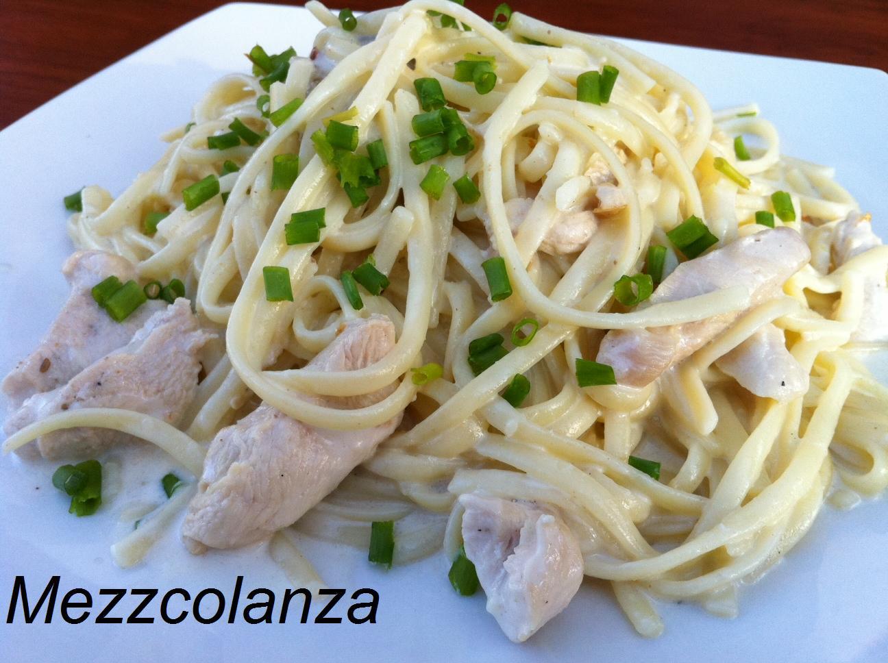 MEZZCOLANZA: "Espaguetis con Crema y Pollo"