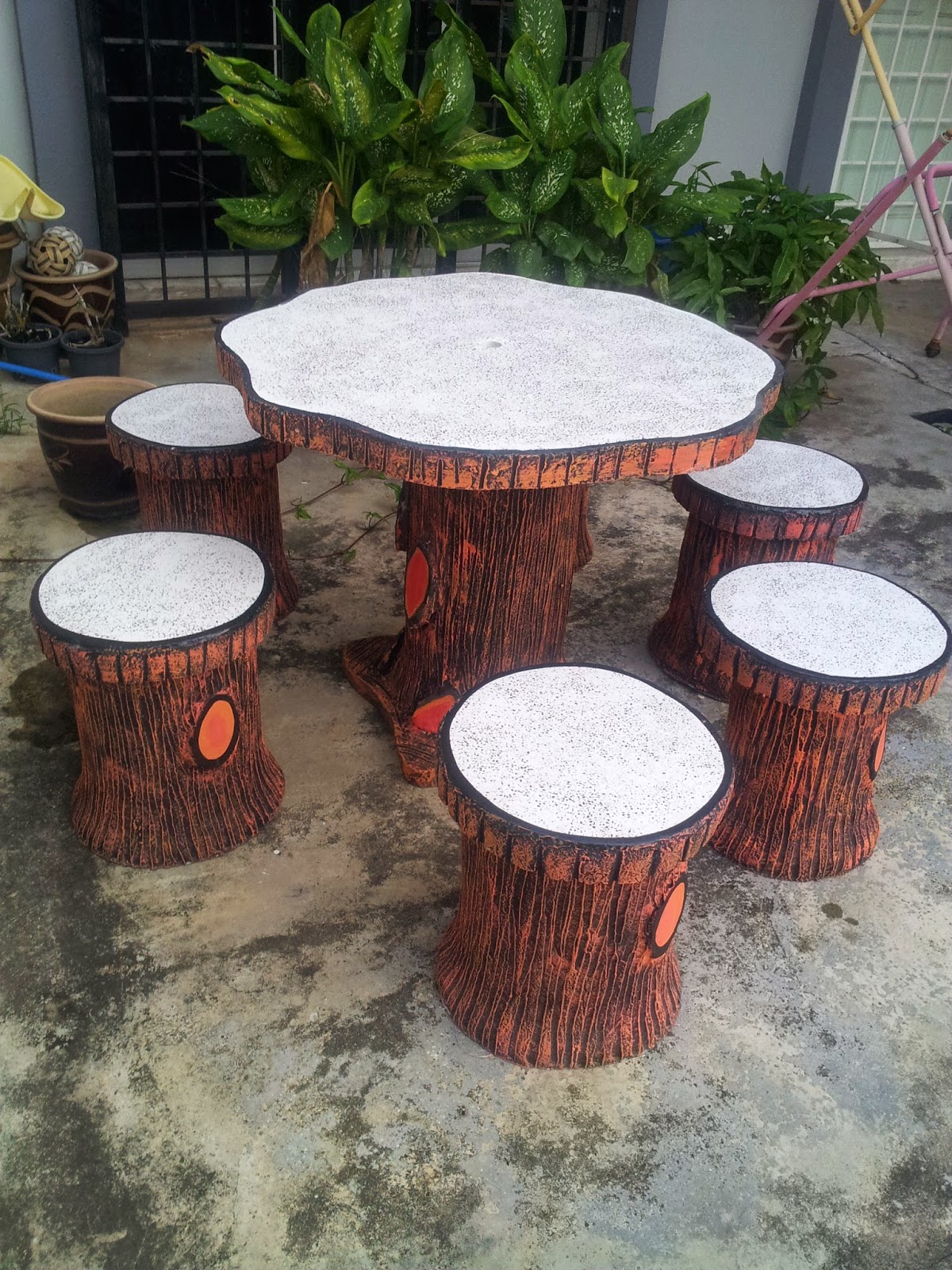 KERUSI DAN MEJA SIMEN FERRO : SET MEJA DAN KERUSI CORAK KAYU