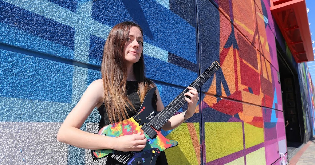 Chloe: Rockloe - Soloing on the Combo Black Spirit 200