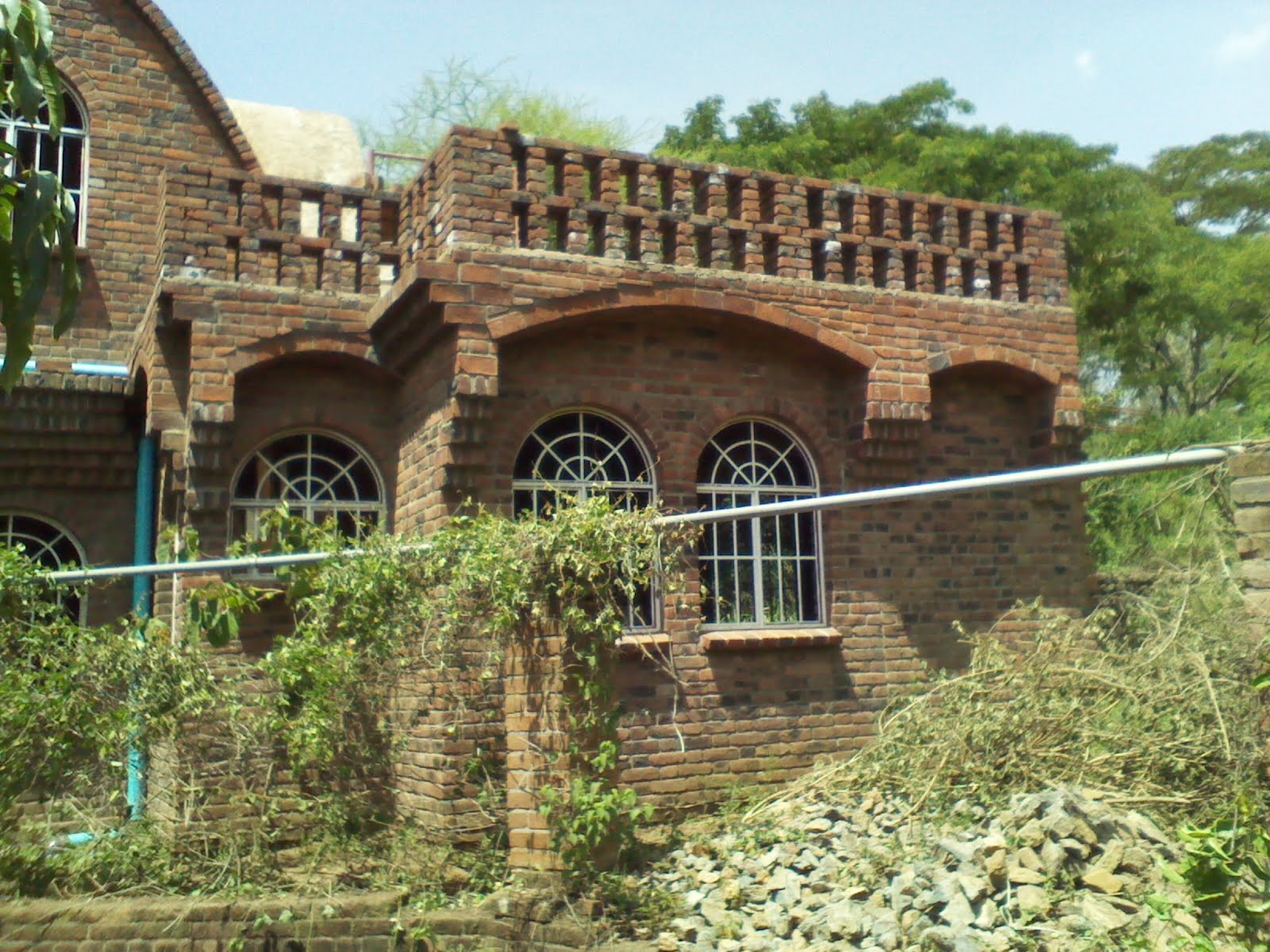 Alternative Building Construction : Brick Railings?