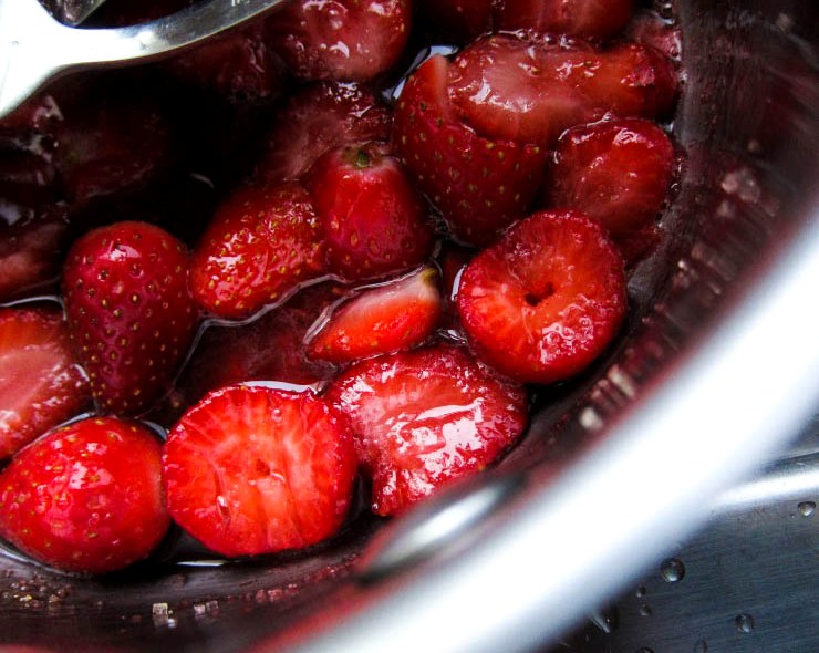 the indolent cook: strawberry paste... strawberry candy.