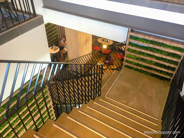 Manila Shopper: Jollibee Opens Milestone 1,000th store in BGC