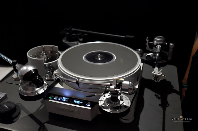TechDas Air Force Three turntable close look – M & S | Ultimate High ...