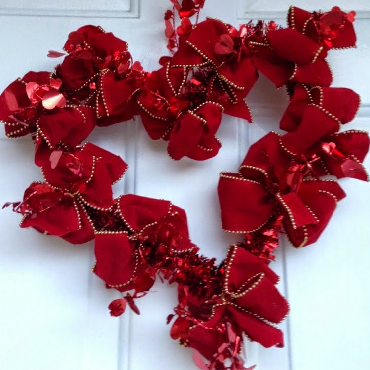 Totally Tutorials: Tutorial Exchange - Make a Heart Ribbon Wreath