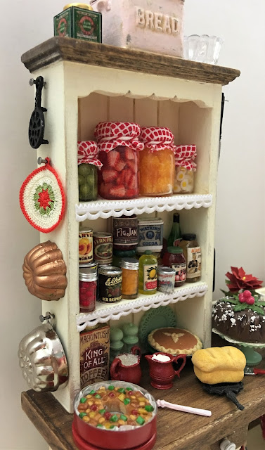 My Miniature Madness: Sweet Christmas Cottage - The Kitchen