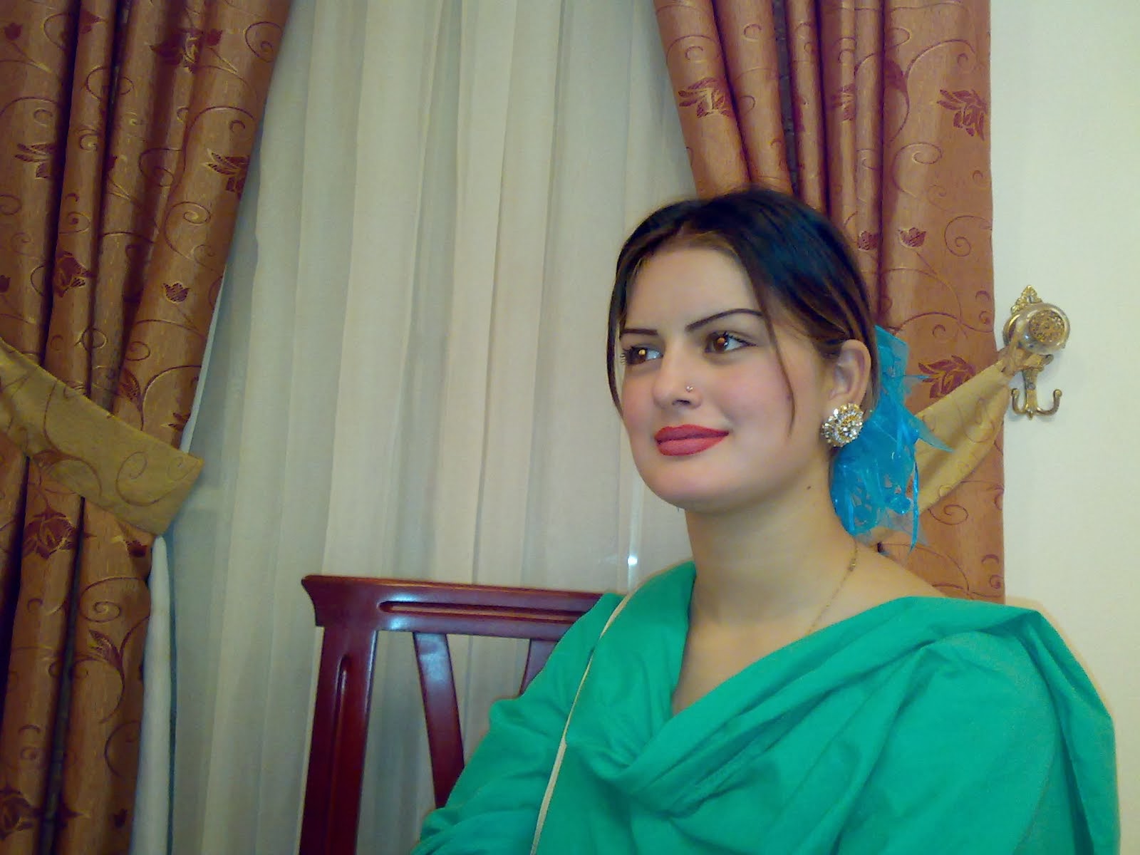 All Pashto Showbiz: Pashto Singer Ghazala Javed photos