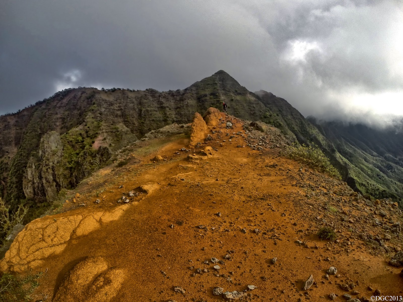 DGC's Hawaii Hiking Tales: 11-22/23-2013: Waiʻanae Summit Trail ...
