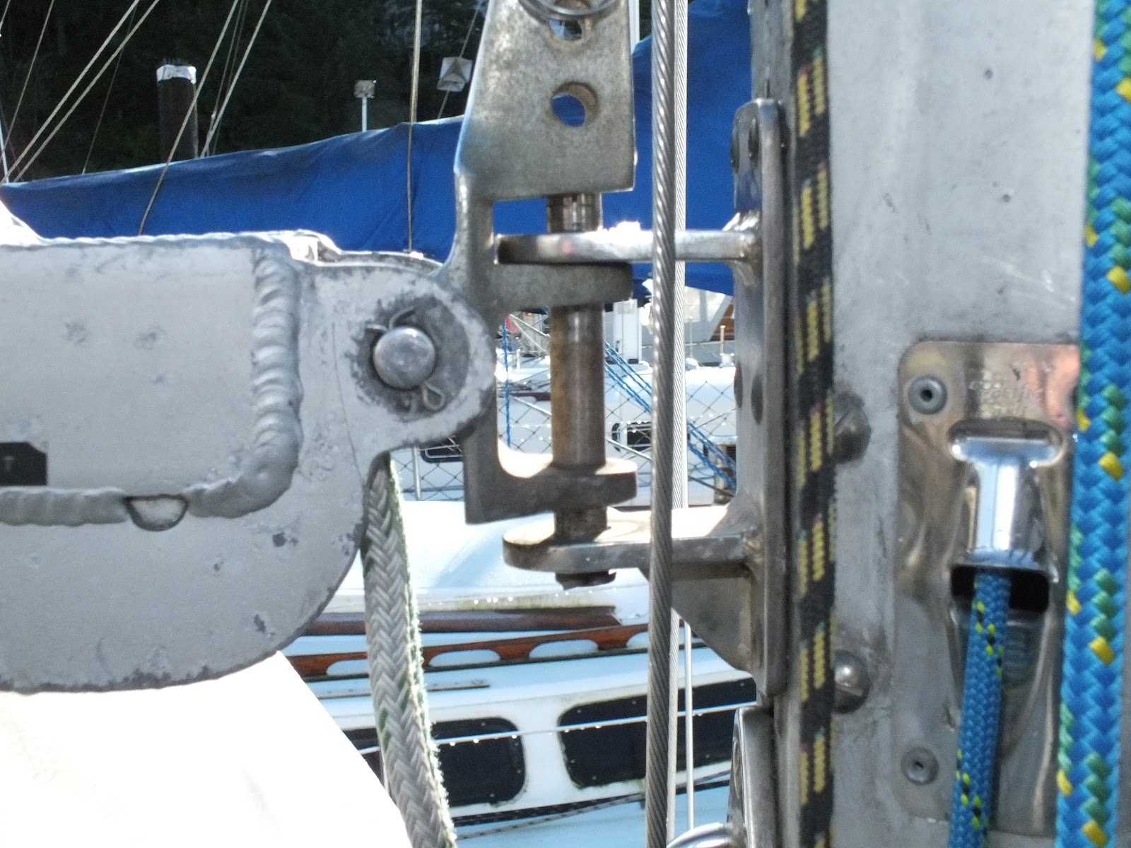 Blackheart - Peterson 35 sailboat project: Reefing Hooks