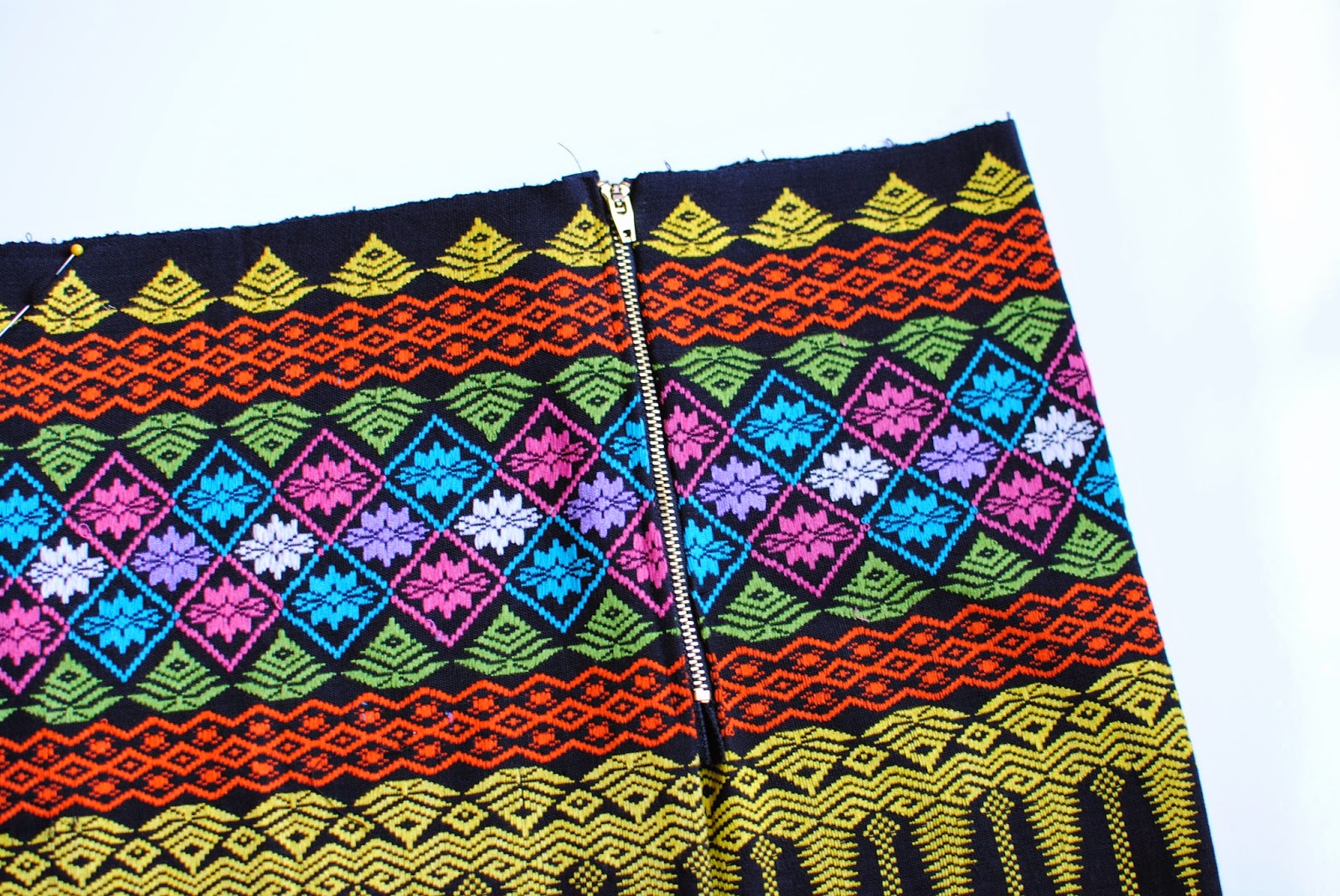 Trash To Couture: DIY Zip Skirt