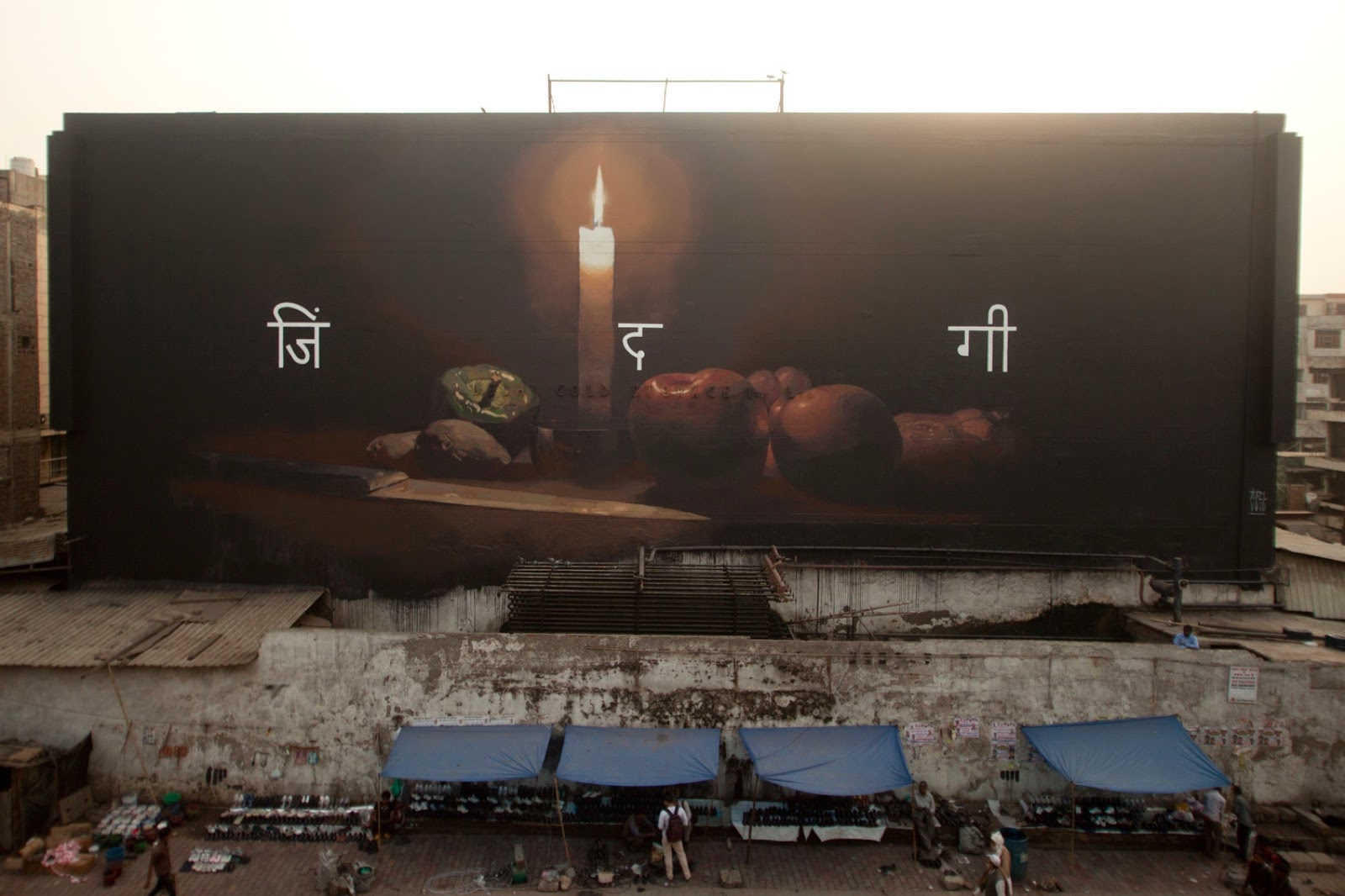 Axel Void paints a new piece in the Azadpur Market of Delhi – StreetArtNews