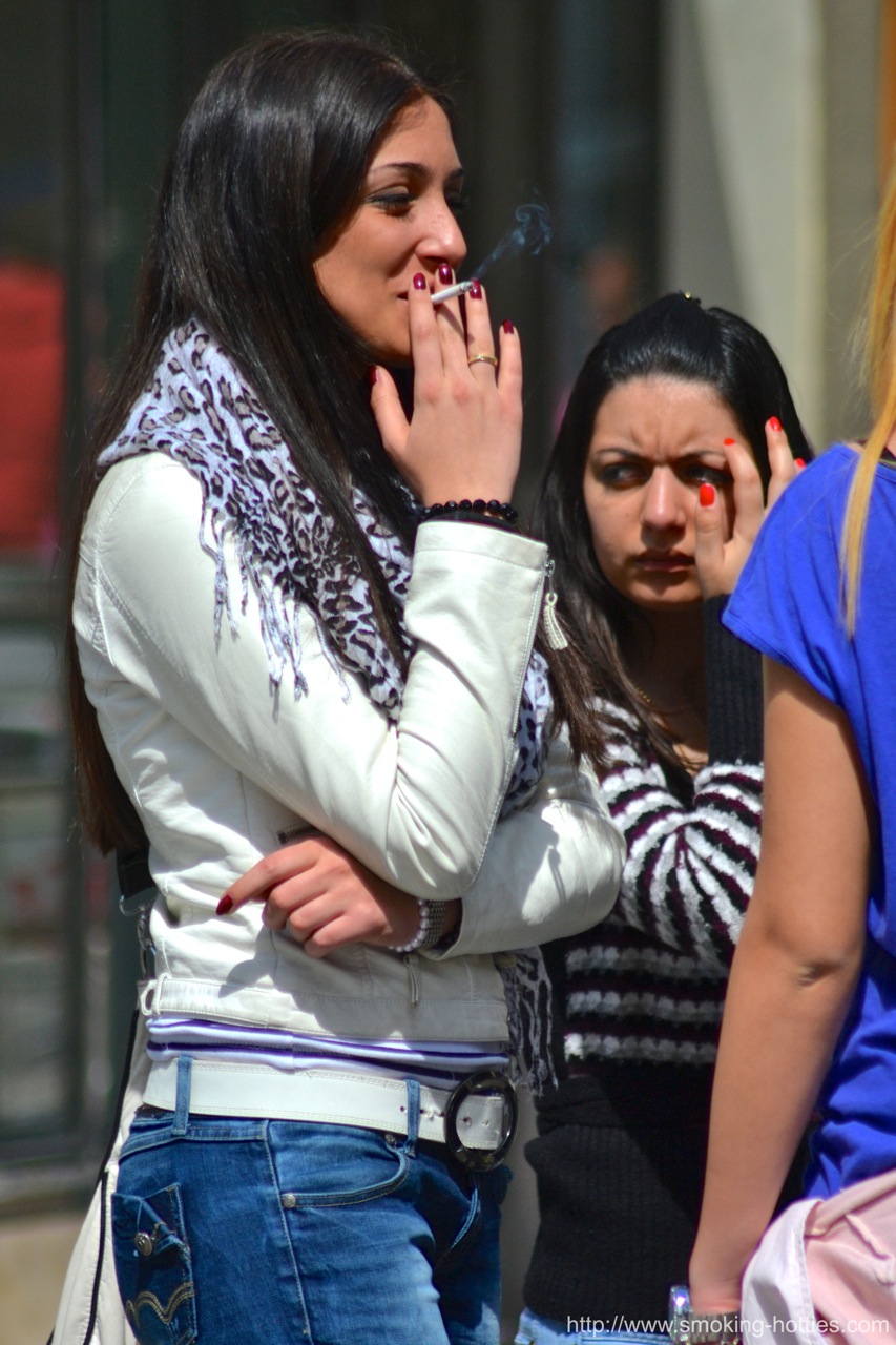 Brunette smoking in jeans – Smoking Hotties