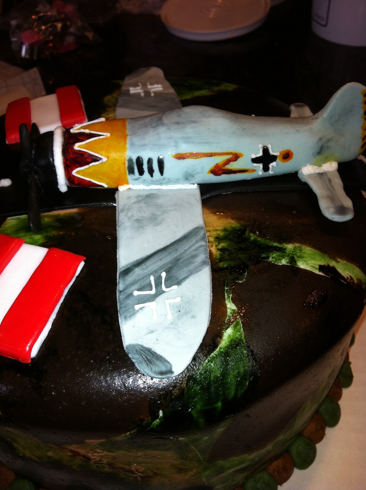 It's Sweet: WWII Plane Cake