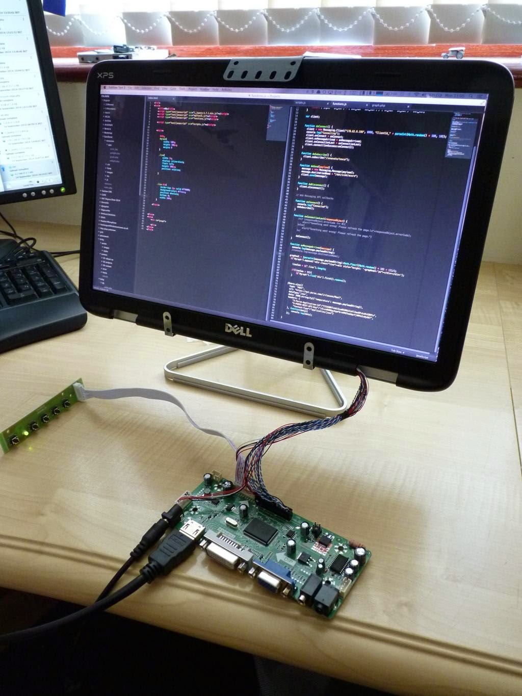 Turning a laptop screen into an external monitor.