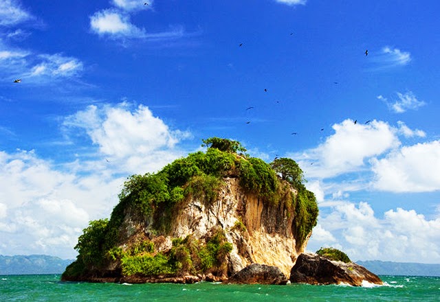 Samaná Bay - Travel Pedia