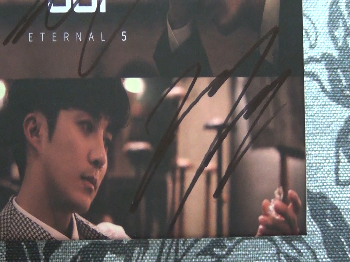 kpop scans: Double S 301 ( SS301 - from SS501 ) Eternal 5 ( single : Pain ) Real autographs