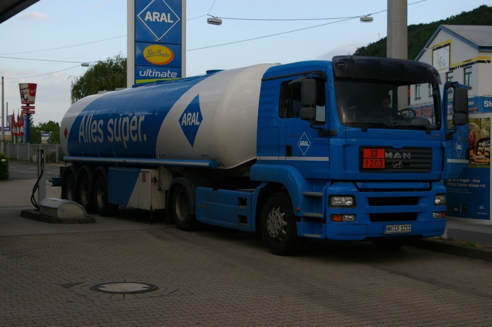 Schweres Gerät: Aral Tanklastzug