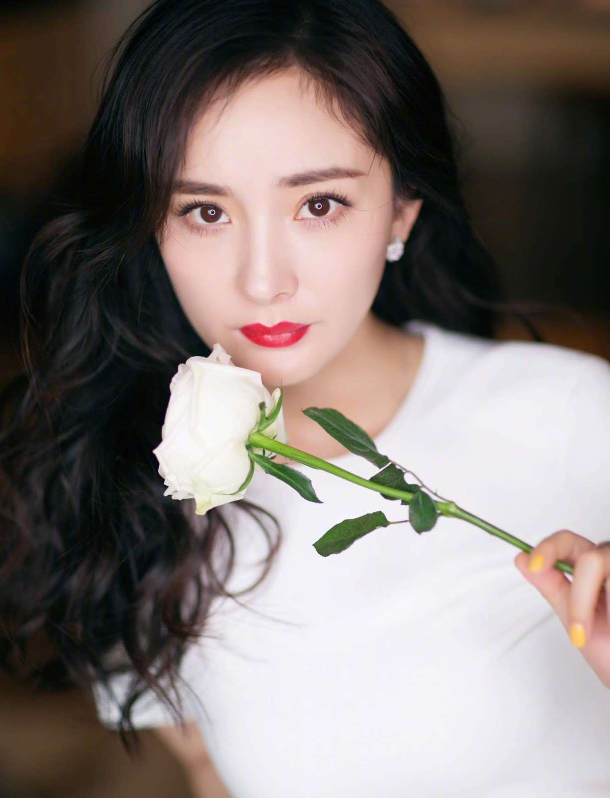 China Entertainment News: Yang Mi poses for photo shoot