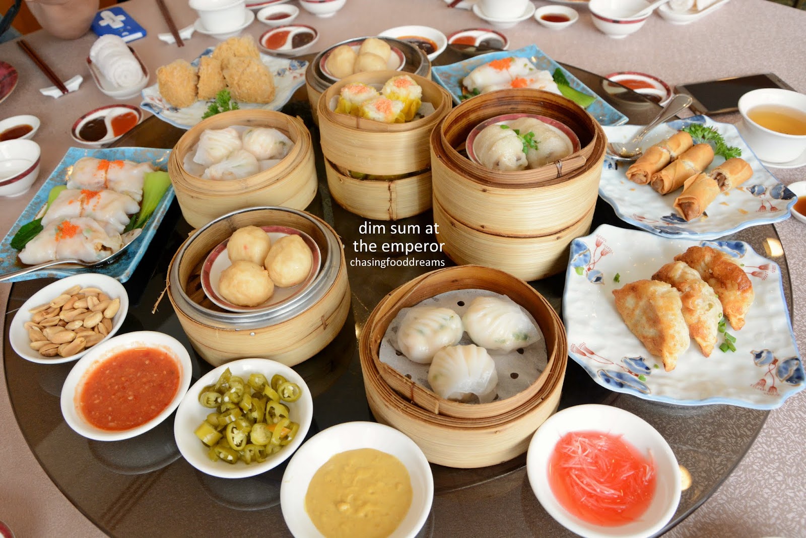 CHASING FOOD DREAMS: The Emperor @ Dorsett Grand Subang: Mooncakes ...