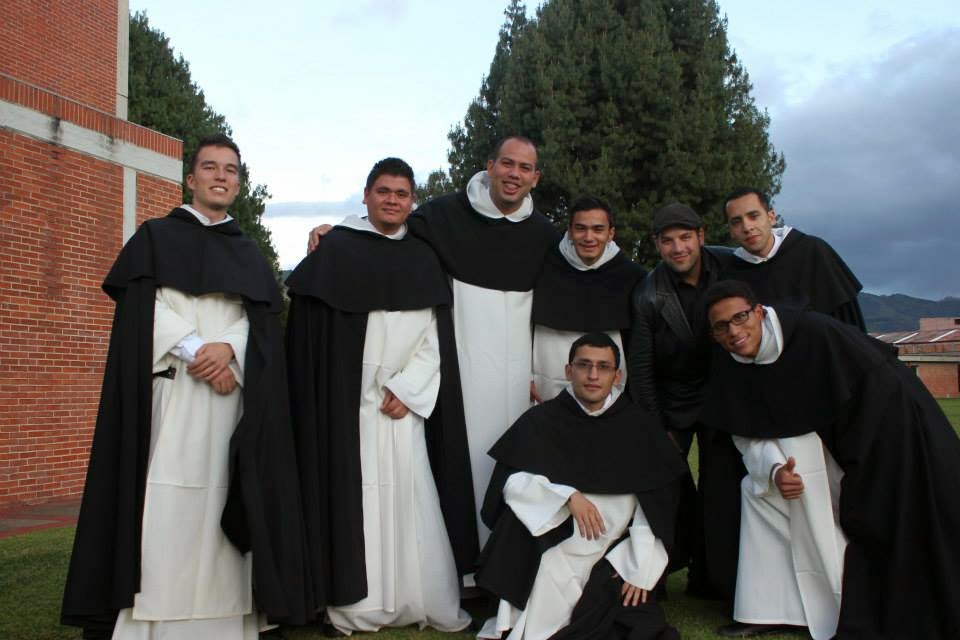 Vitae fratrum: Frati in blanco y negro