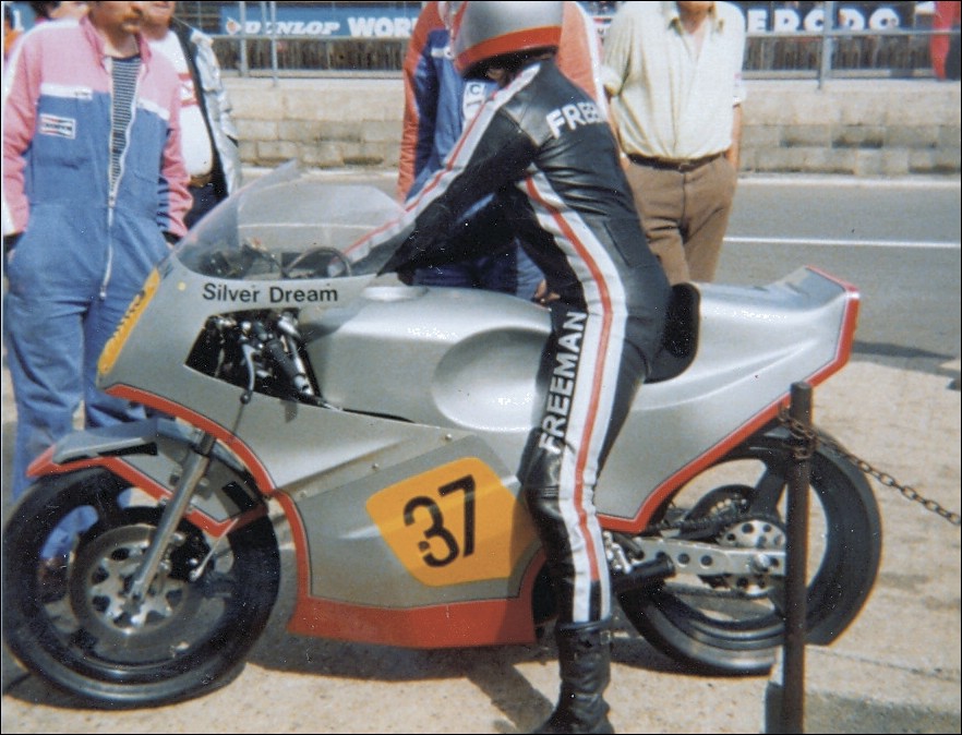 fingy moto: Silver Dream Racer