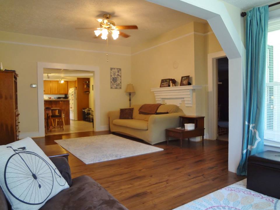 1890s Dillsboro Farmhouse: Living Room